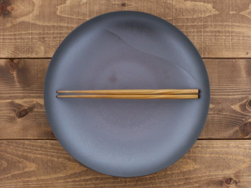 料理を引き立てる、高級感あるモダンな大鉢。 料理を引き立てる、高級感あるモダンな大鉢。